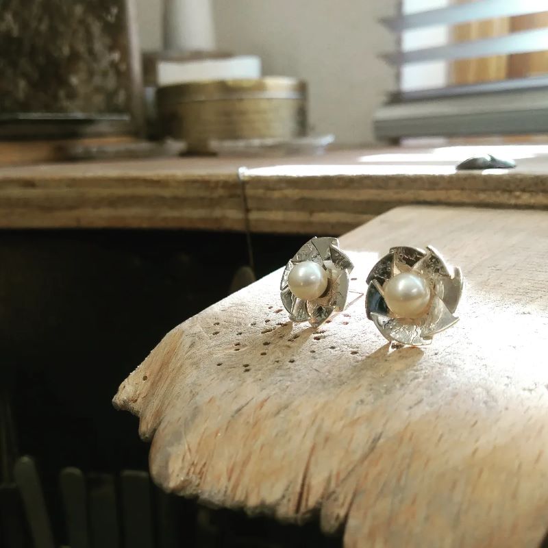 FE5 Etched Silver Folded Earrings - Karina Gill | Contemporary Silversmith